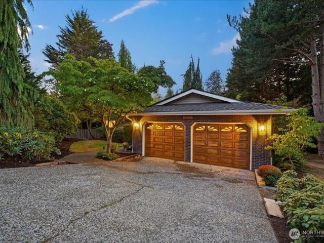 2021 st Pl NE, Lake Forest Park, WA 98155