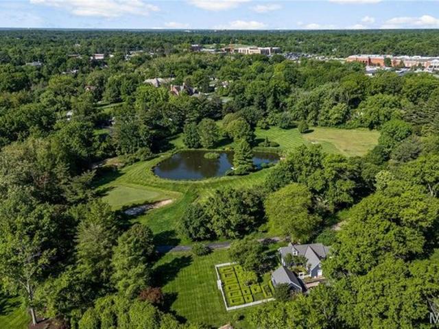 2021 S Warson Rd, Ladue, MO 63124