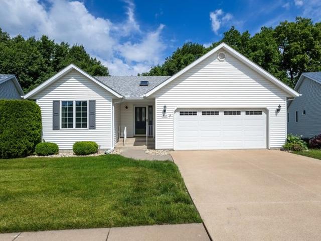 2021 Villa Pines Cir, Carbon Cliff, IL 61239