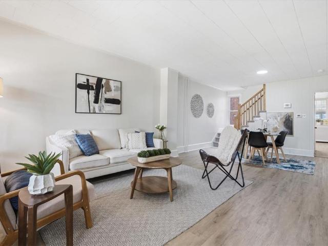 2021 W Green Street