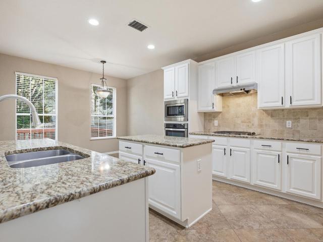 2021 Woodglen Dr