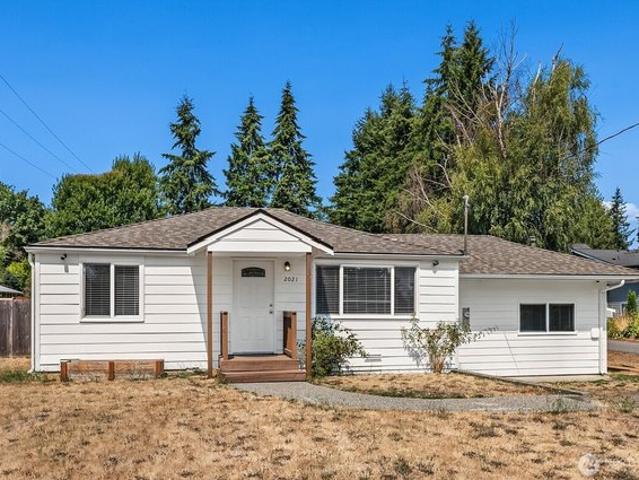2021 204th St SW, Lynnwood, WA 98036