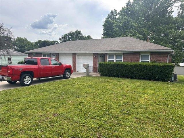 202/204 S Sterling Ave, Sugar Creek, MO 64054