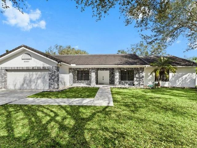 20221 NW 8th St, Pembroke Pines, FL 33029