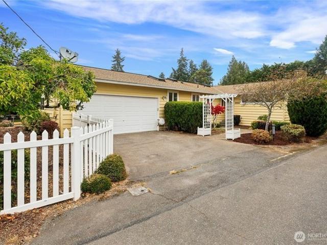 20224 Greenwood Ave N, Shoreline, WA 98133
