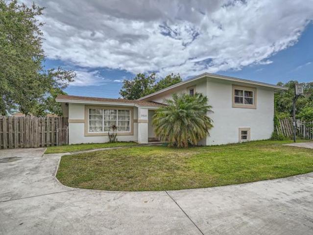 20225 12th Ave NE, Miami, FL 33179