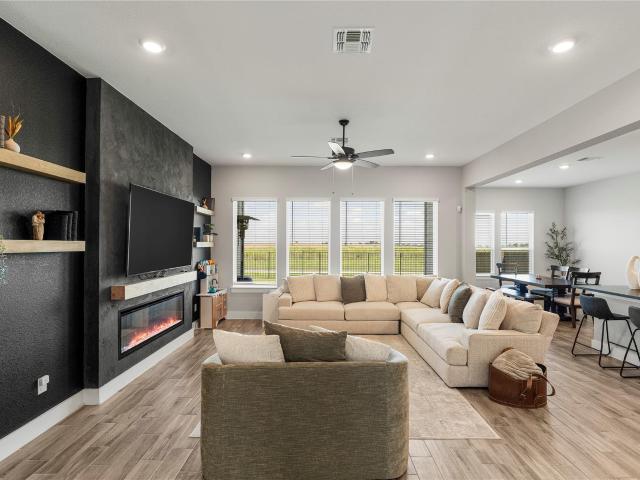 20225 Dustin Ln