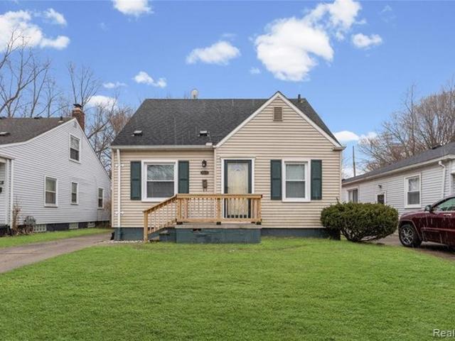 20228 Washtenaw St, Harper Woods, MI 48225