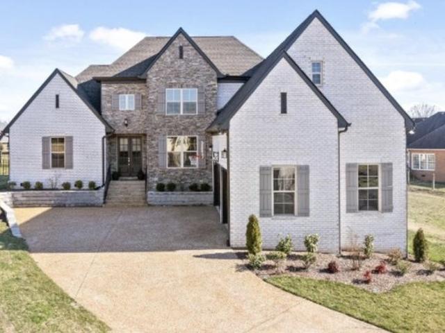2022 Eagle View Rd, Hendersonville, TN 37075