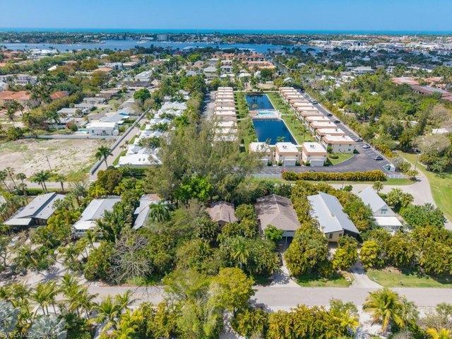 2022 Frederick St, Naples, FL 34112