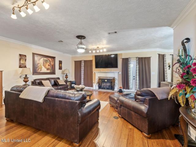 2022 Hummingbird Lane