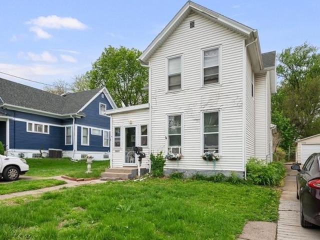 2022 Iowa St, Davenport, IA 52803
