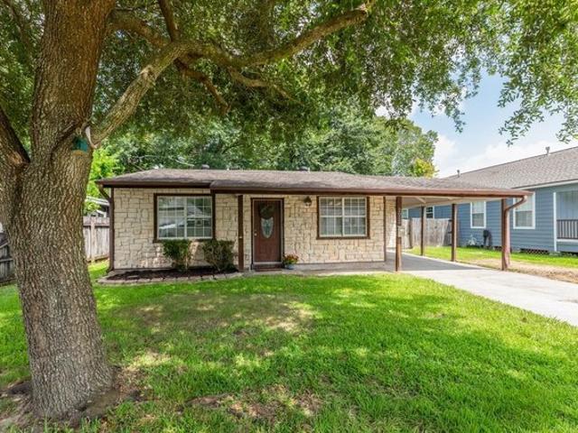 2022 11th St, Port Neches, TX 77651