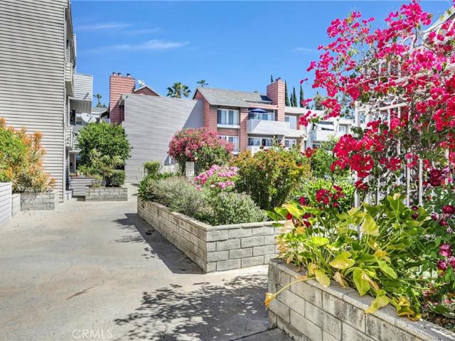 20235 Keswick St, Unit 213, Winnetka, CA 91306 | MLS #SR26088 | Compass