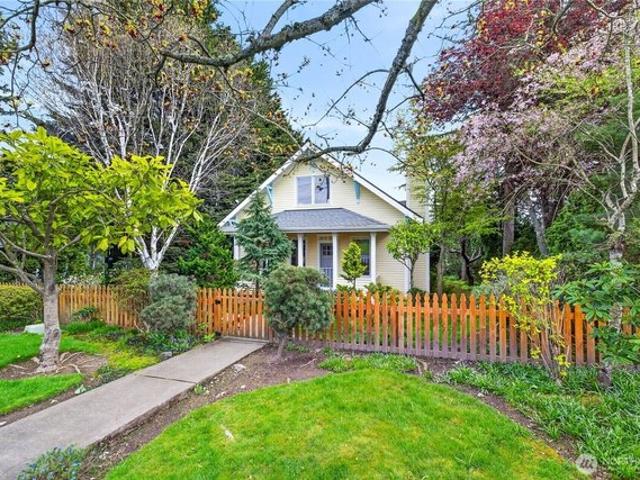 2023 L Ave, Anacortes, WA 98221