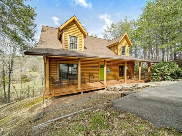 2023 Piney Overlook Ln, Pigeon Forge, TN 37862