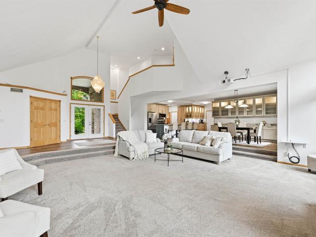 2023 W Glenmoor Lane