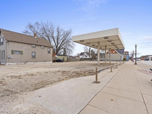 2023 Washington St, Two Rivers, WI 54241