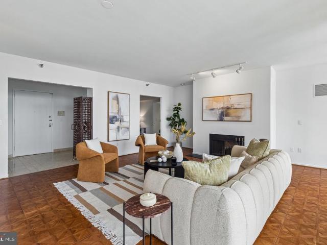 202 10 W Rittenhouse Square # 3302