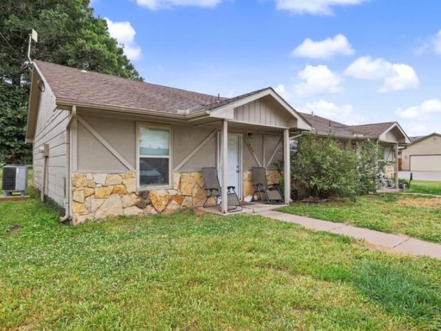 202 204 S Elm St, Douglass, KS 67039