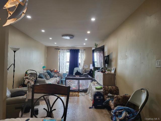 202 35 Foothill Avenue, Unit A42
