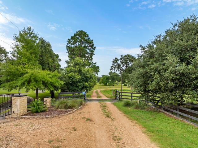 202 404 Blackberry Ln, Washington, TX 77880 | MLS #26001