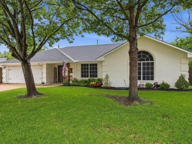 202 Colonial Hts, Sanger, TX 76266