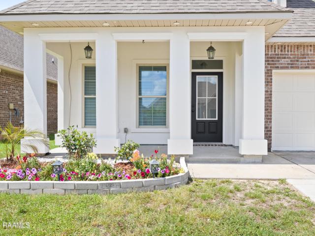202 Caillou Grove Rd, Youngsville, LA 70592 | MLS #RA2600003