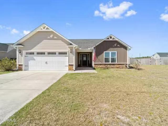 202 Chestwood Drive, Hubert, NC 28539