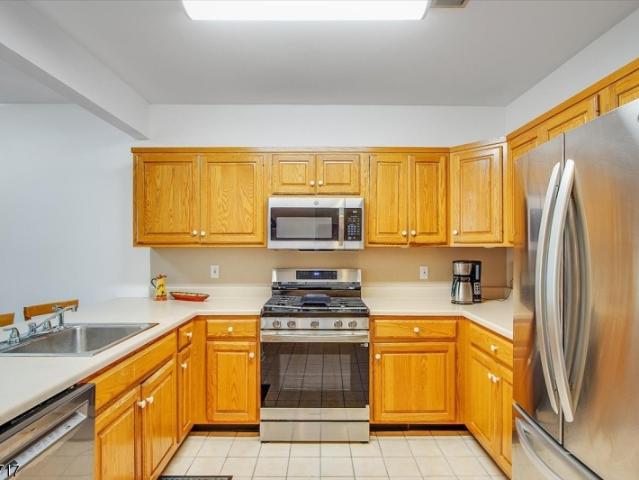 202 Cleveland Ln