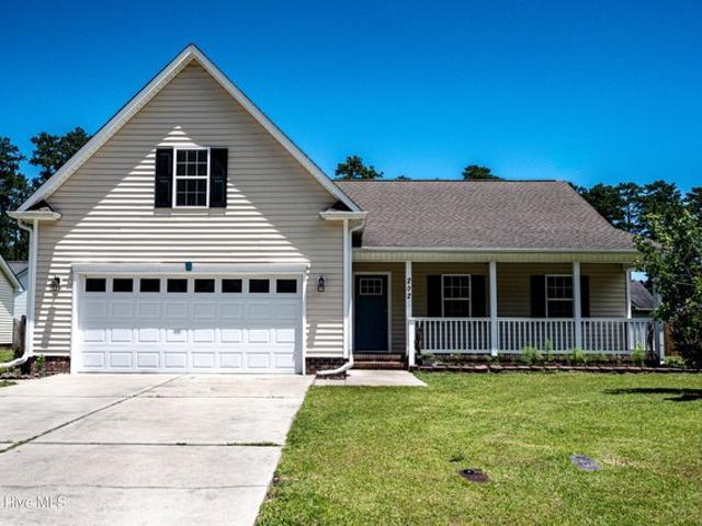 202 Croatan Woods Dr, New Bern, NC 28562