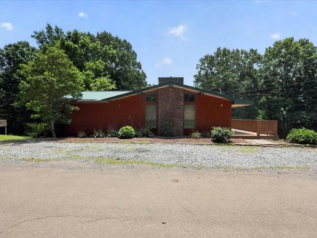 202 Cypress Dr, Marion, VA 24354