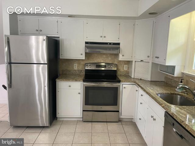 202 Alders Dr, Wilmington, DE