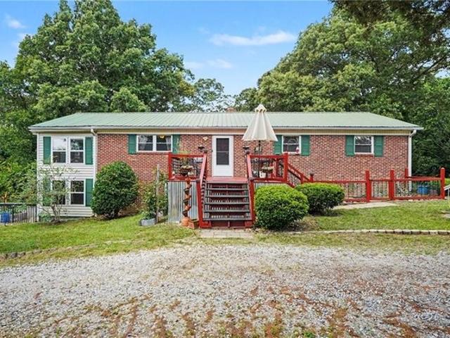 202 Arrowood Ln, Jamestown, NC 27282
