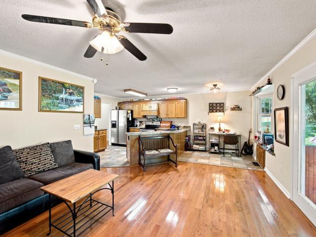 202 Ashlin Woods Dr NE