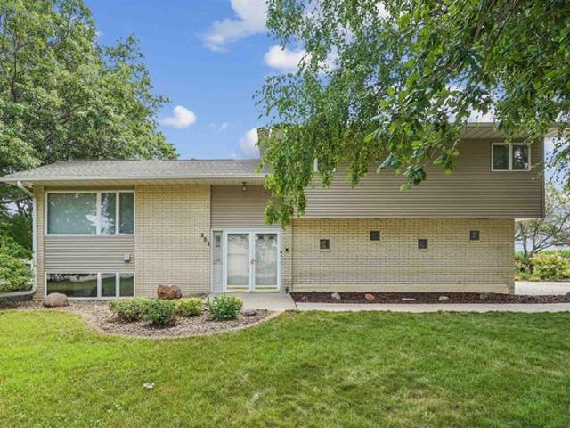 202 Bonnie Blvd, Hudson, IA 50643