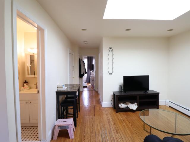 202 Bloomfield St # 4