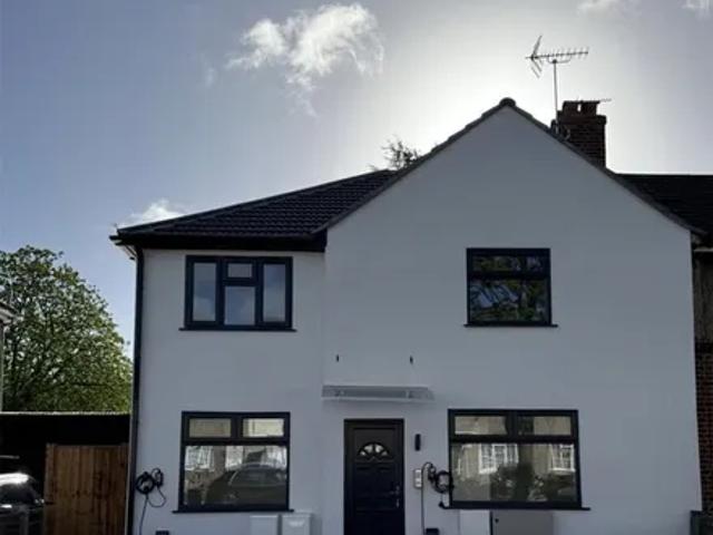 202 Brimsdown Avenue, Enfield, EN3 5HX, United Kingdom | 3 bed apartment for rent #167073182 | Rentberry