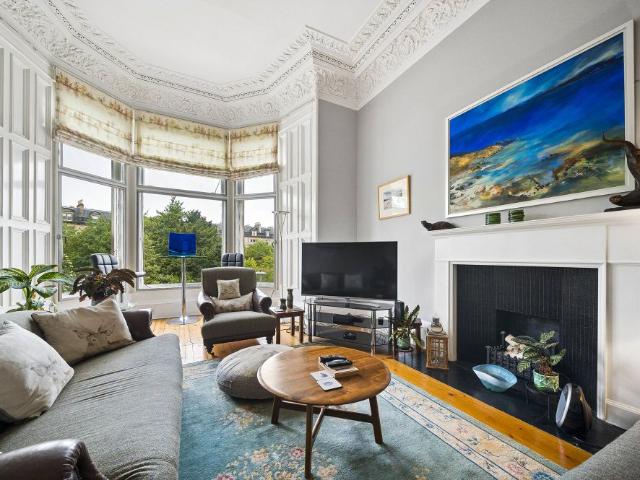 20/2 Glencairn Crescent