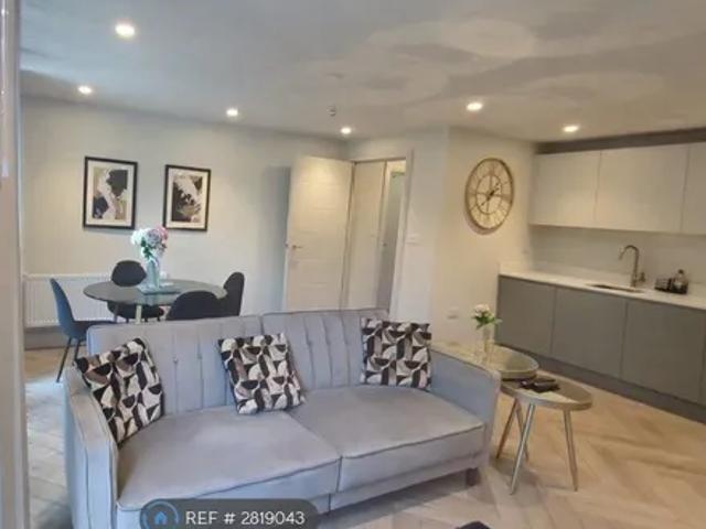 202 Grand Drive, London, SW20 9NB, United Kingdom | 3 bed house for rent #114911695 | Rentberry