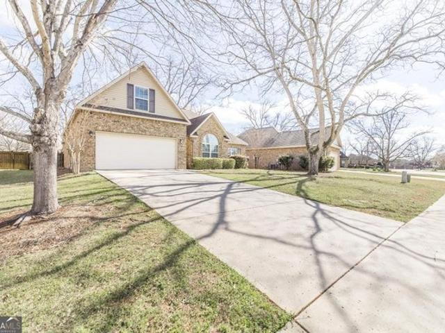 202 Greythorne Dr, Kathleen, GA 31047