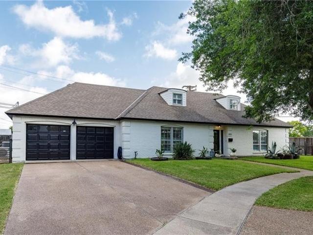 202 Dolphin Pl, Corpus Christi, TX 78411