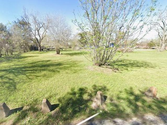 202 Dawson St, Sealy, TX 77474