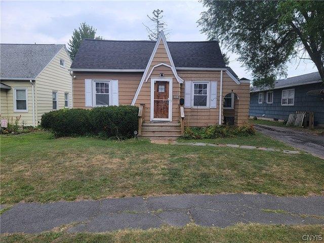 202 Darlington Rd E, Syracuse, NY 13208