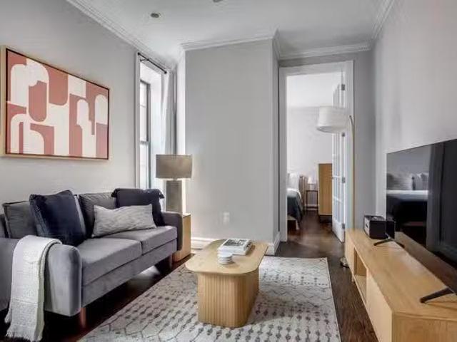 202 E 13th St, Ukrainian Village 2 Bedroom 2 Bath