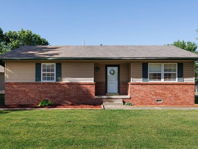 202 E 11th Ave, Caney, KS 67333