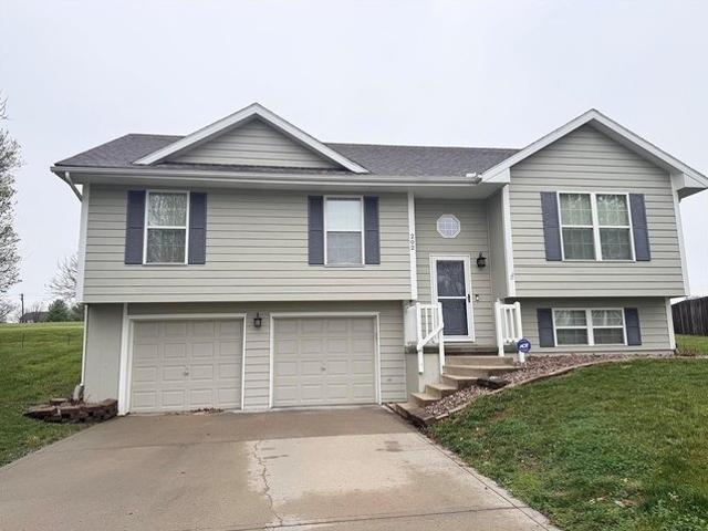 202 E 22nd St, Kearney, MO 64060