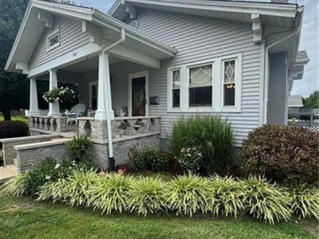 202 E Washington Ave, Chrisman, IL 61924