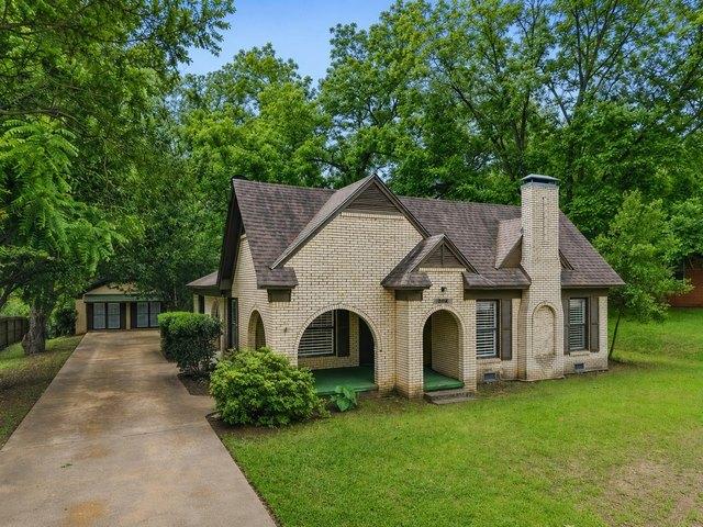 202 E College St, Big Sandy, TX 75755