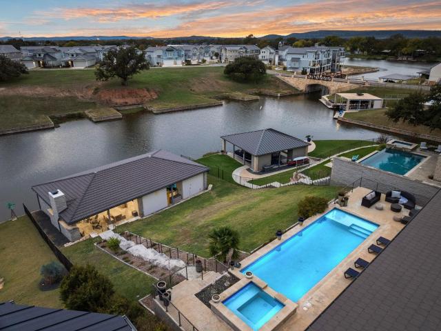 202 E Clearwater Drive, Kingsland, US, TX